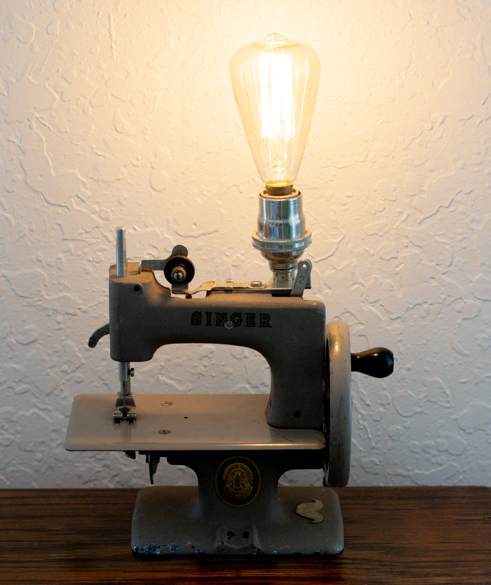 Barts Brilliant - Mini Singer Sewing Machine Lamp Light – Whinycat